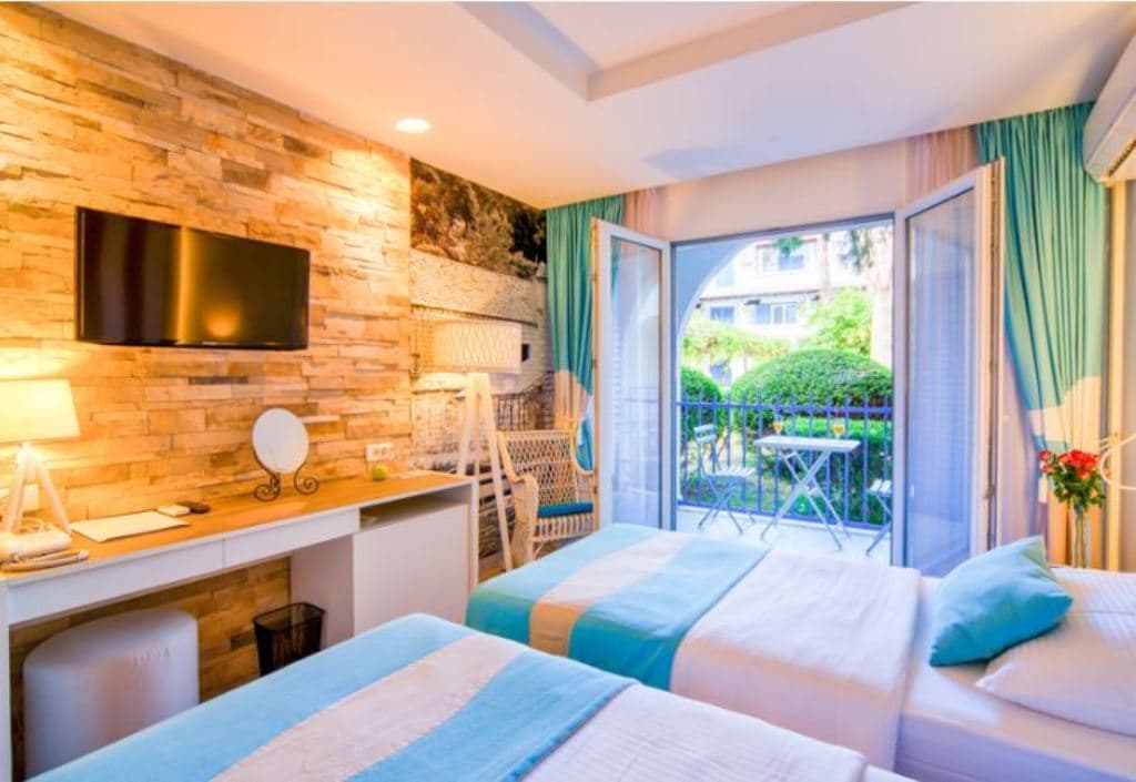 ALEKSANDAR BUDVANSKA RIVIJERA 4 * | Coral Travel (Montenegro, Budva)