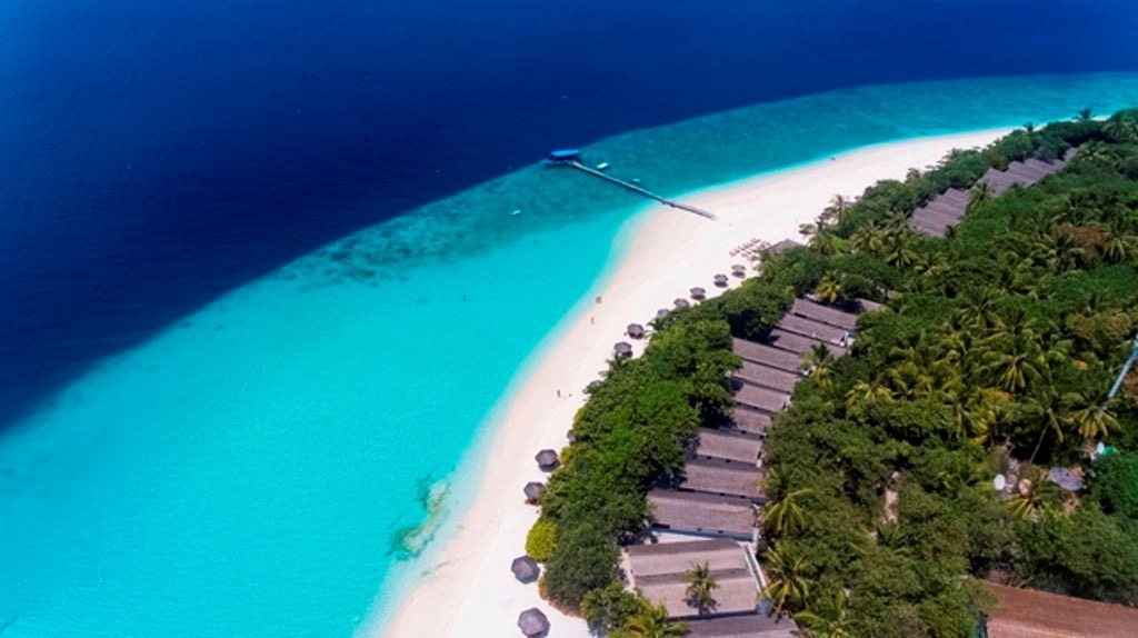 REETHI BEACH RESORT 4 * | Coral Travel (Maldiivid, Baa Atoll)