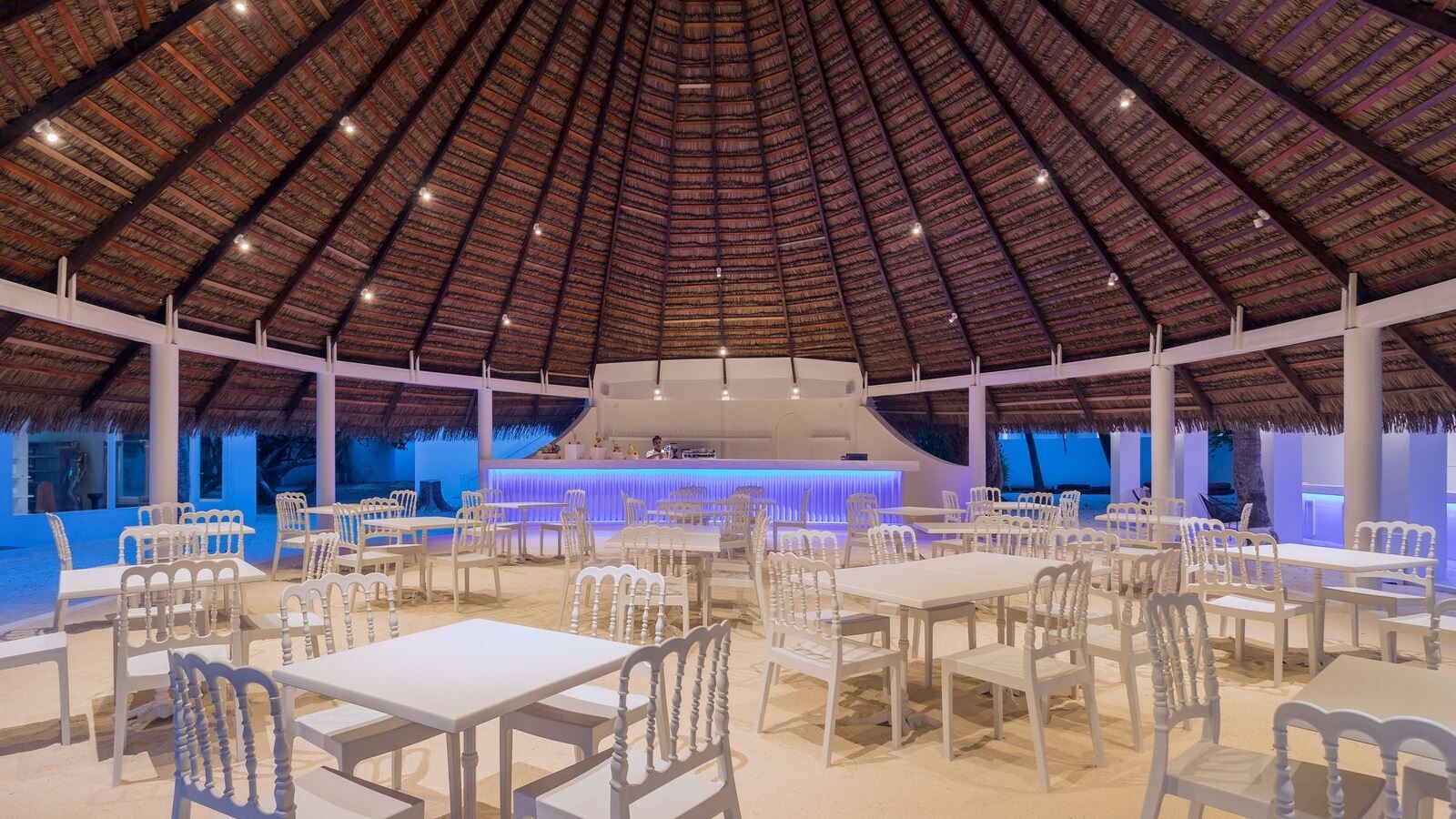 SANDIES BATHALA MALDIVES 4 * | Coral Travel (Maldiivid, North Ari Atoll)